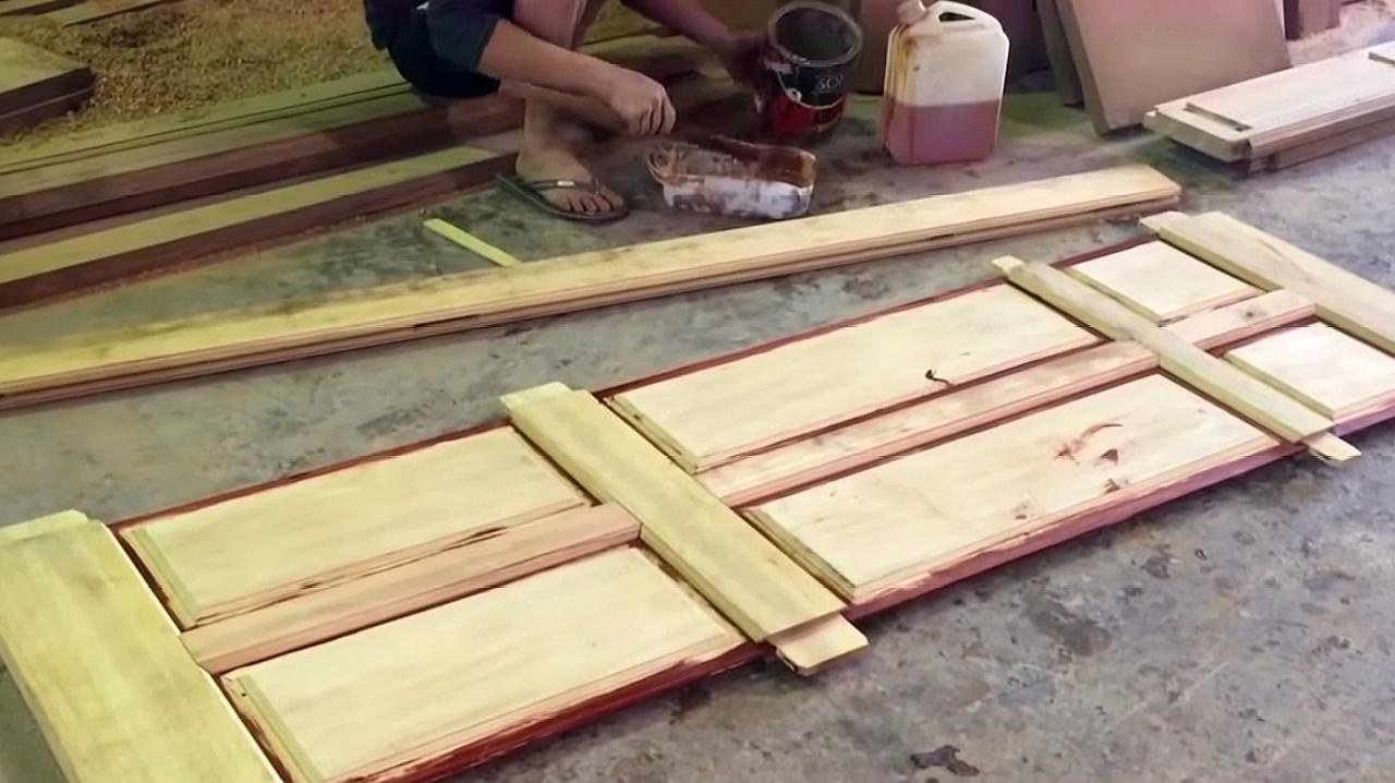 木工师傅现场教大家打造实木门,学会也是一门好手艺