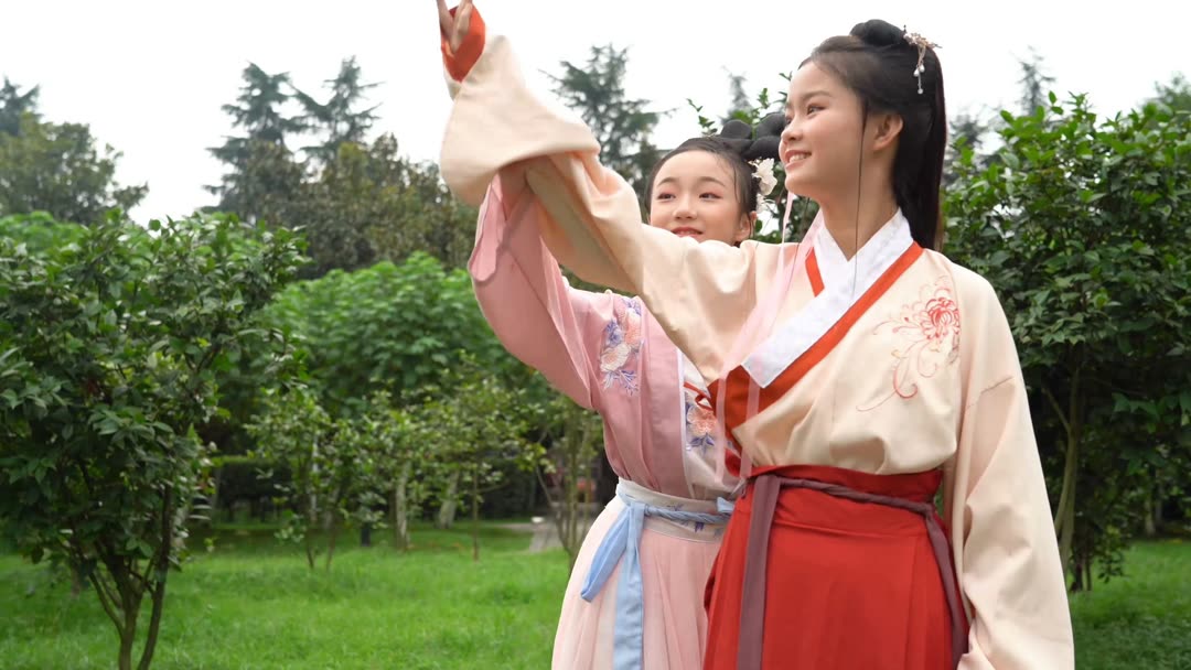 四季旋律•红领巾馨萌芽素质教育平台暑期微电影《东施效颦》新编