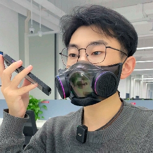 找靓机客服何同学 