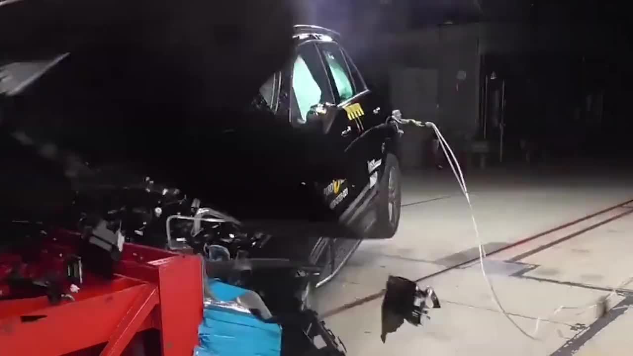 豪华SUV!安全配置丰富!是否能抵的住严格碰撞测试