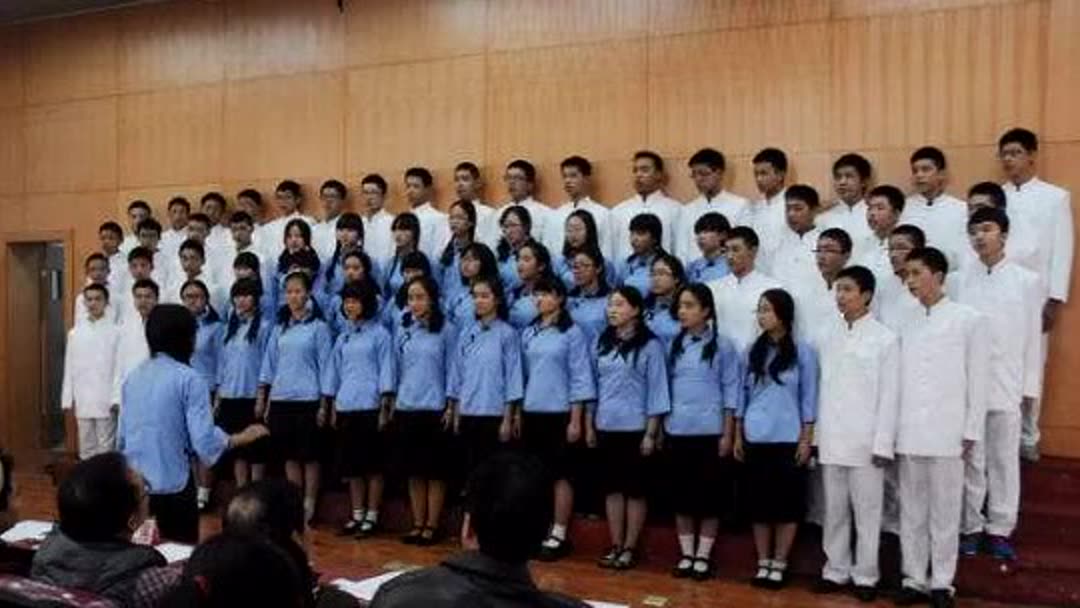 班级合唱赵雷《成都》,整个班就像开挂了一样,好听