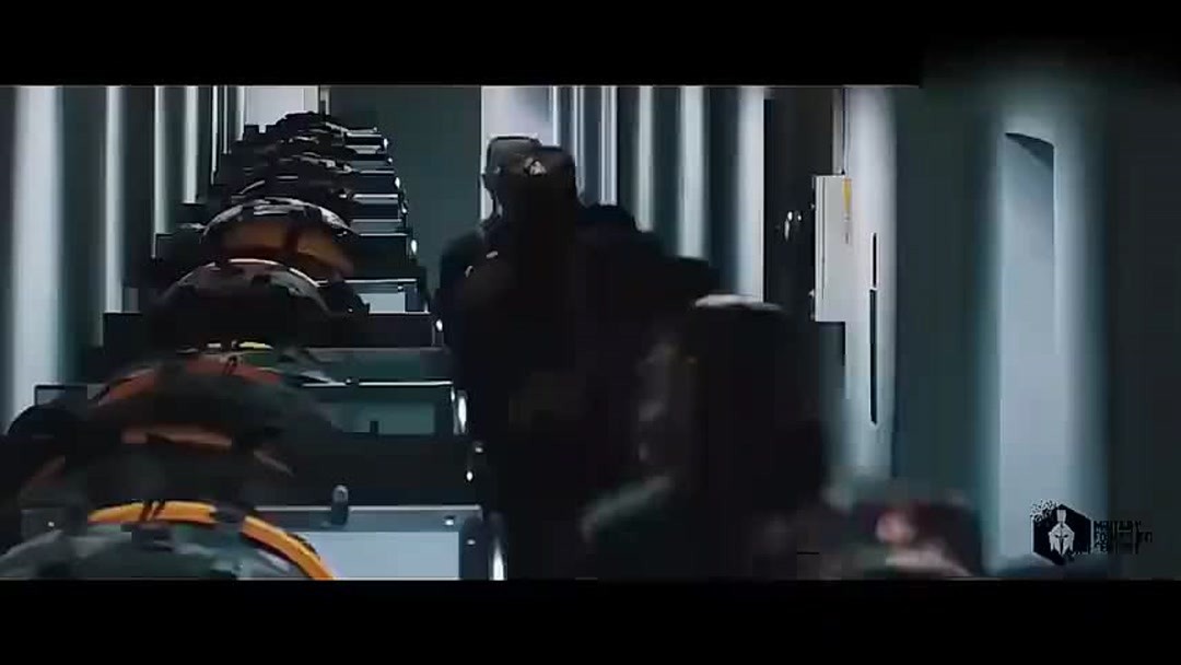 中国军队2021宣传片看呆老外,直呼:燃爆了