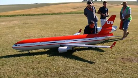 难以置信! !2 .大型RC MD-11乘客比例模型涡轮喷气客机