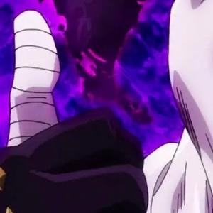 眼神游离不定的陈飘飘 