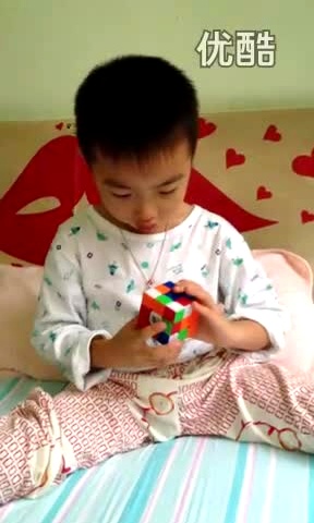 6岁还原三阶魔方的手法如打算盘,1分20秒