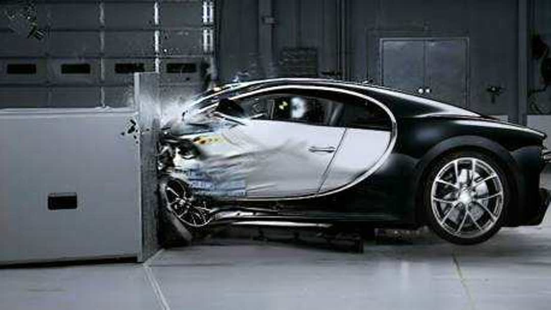为什么劳斯莱斯很少做“碰撞测试”？看看撞车后的情况就知道了