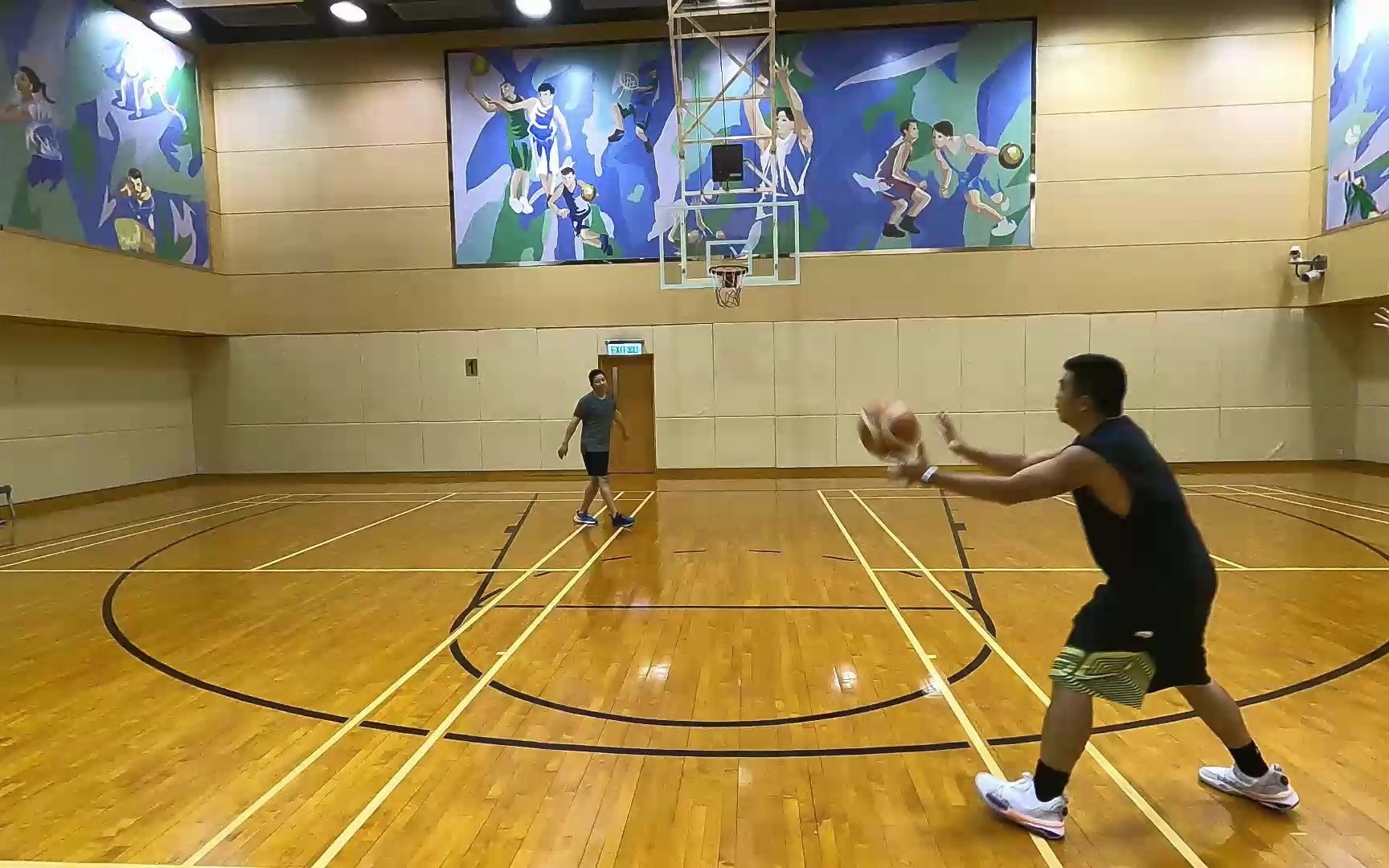 投篮训练!今年我要订下一个目标,要连进20球3分球,好好训练!你又有...