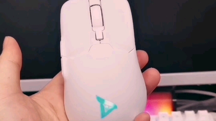 ...无线电竞鼠标,轻量化67g,3325芯片,续航60小时,环宇3000万次微动