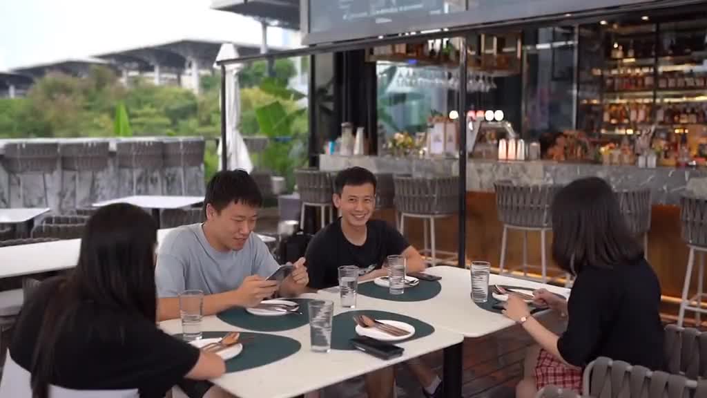 南宁网红餐厅巅峰,背靠会展中心,俯瞰民歌湖