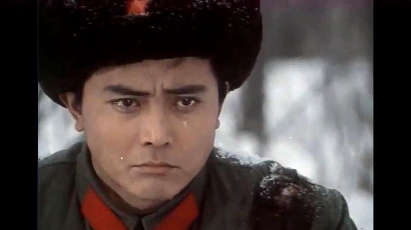 82年《白桦林中的哨所》片尾曲,军犬牺牲,战友含泪回忆相伴岁月