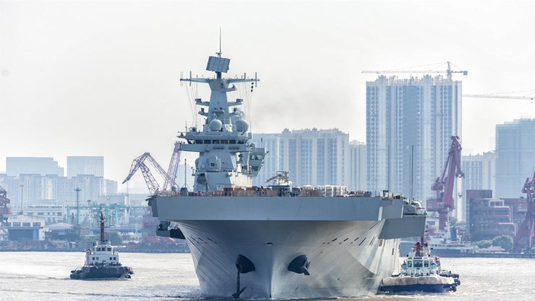 终于轮到美国害怕?东方4万吨战舰横空出世,白宫急了:堪比航母