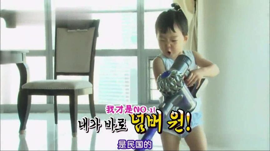 民国把吸尘器让给哥哥,民国很看重顺位,知道万岁是老幺绝不谦让