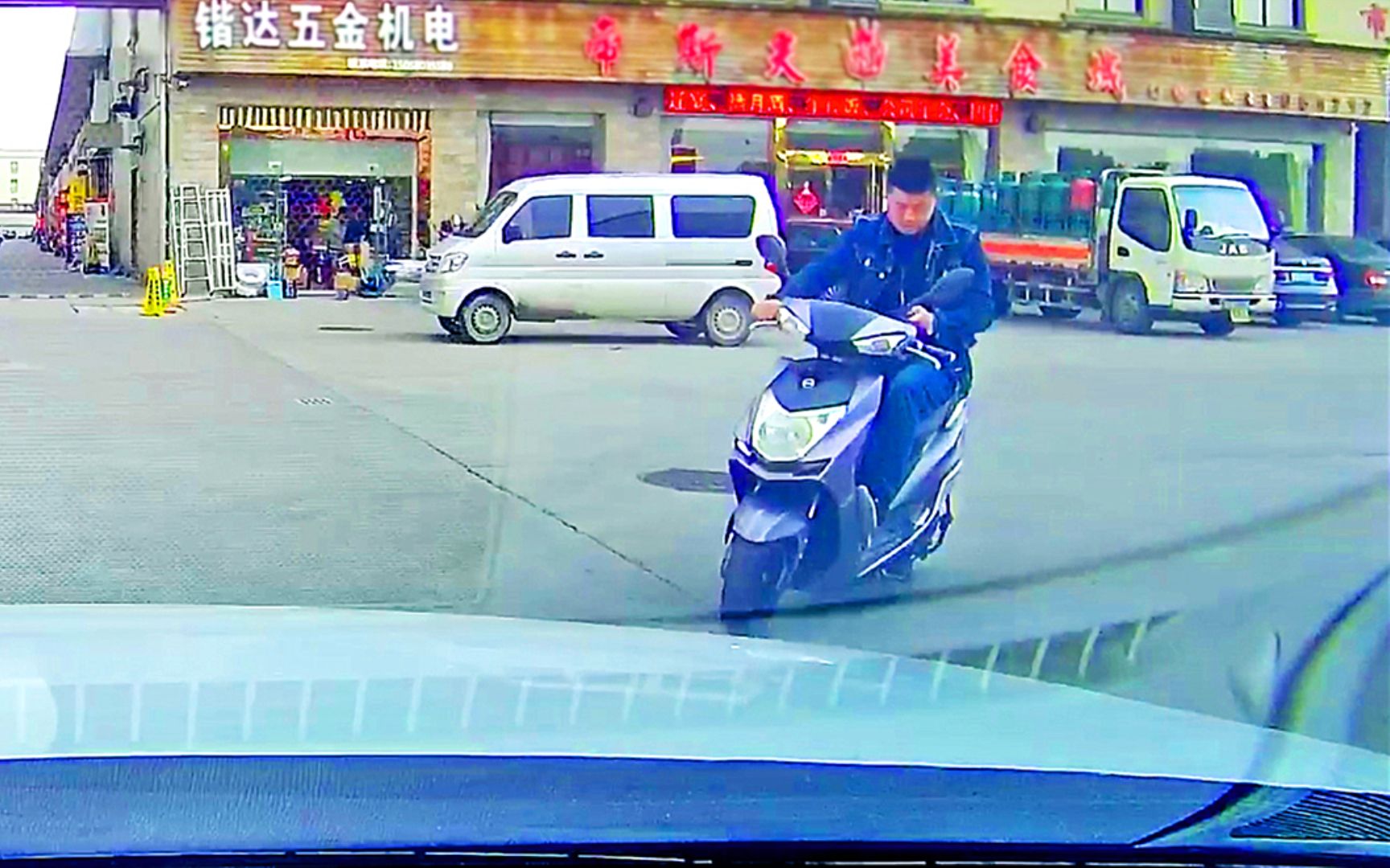 骑车玩手机!我已经尽力了,中国交通事故合集 2019
