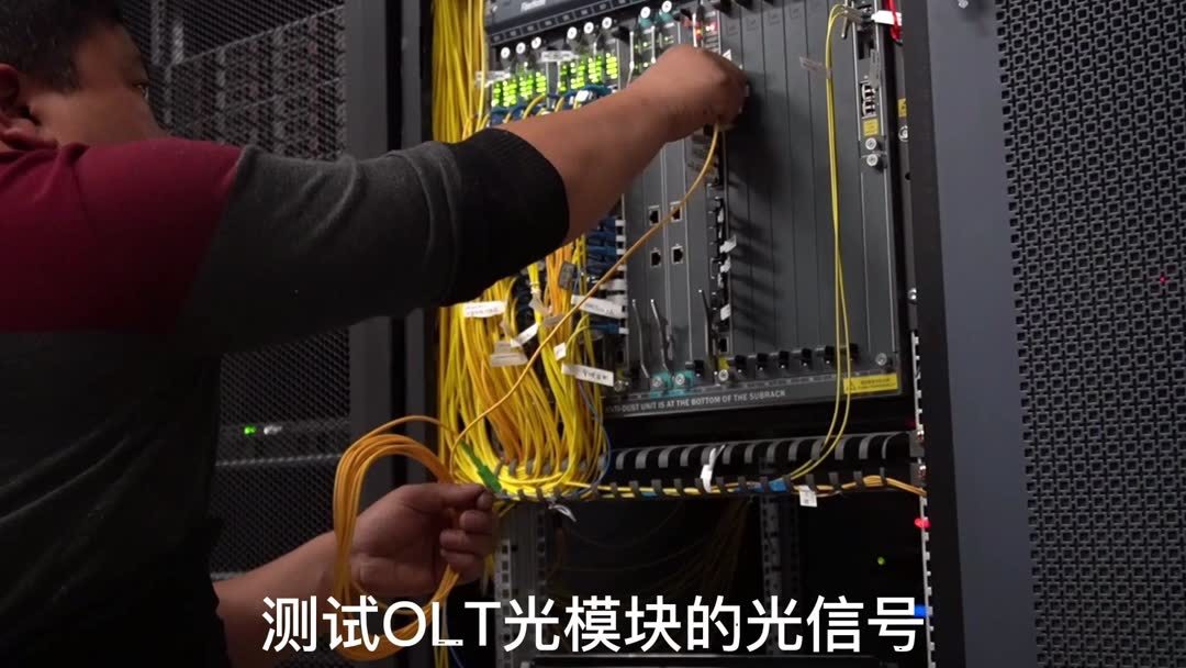 在机房熔接,干4小时回家耳朵边都是蜂鸣声#上班 #网络 #建设