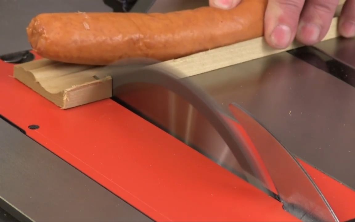 最先进的推台锯,遇到手指瞬间停止,只要千分之五秒