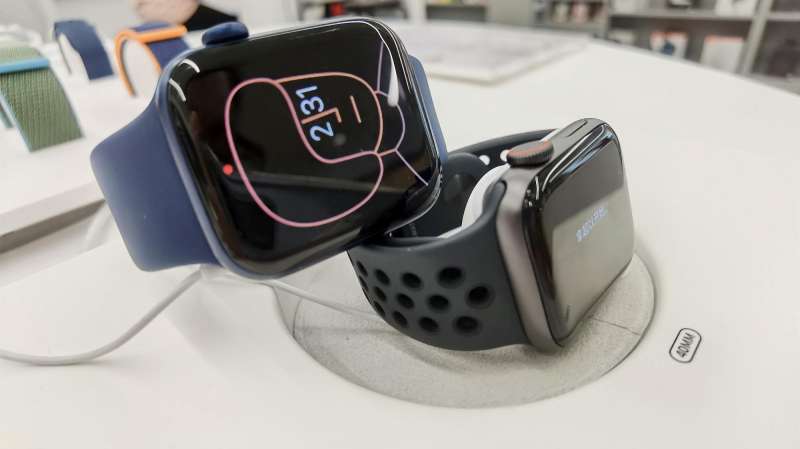 苹果手表series6和se上手腕体验测评,series6惊艳,se性价比超高