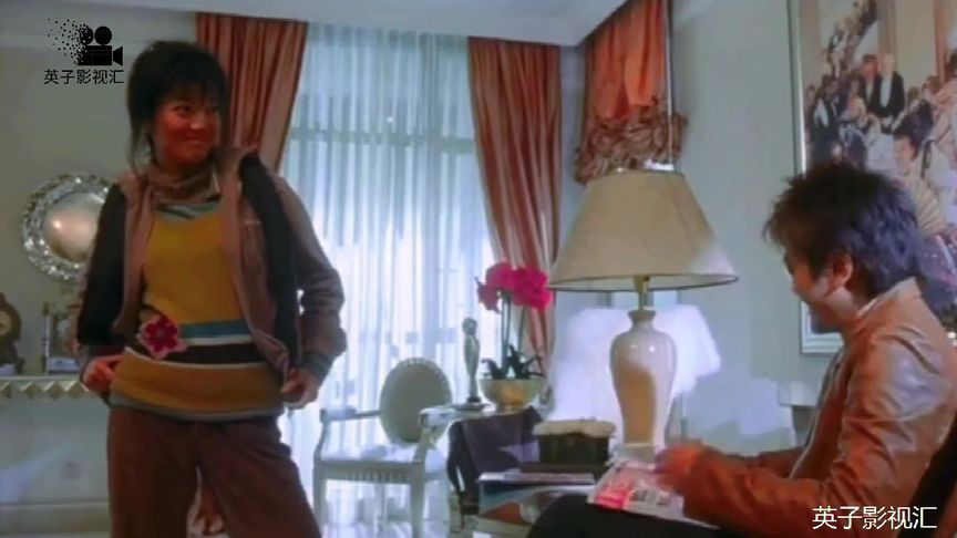 男子找到失散多年的女儿,为了改变她的形象,聘请了形象设计师