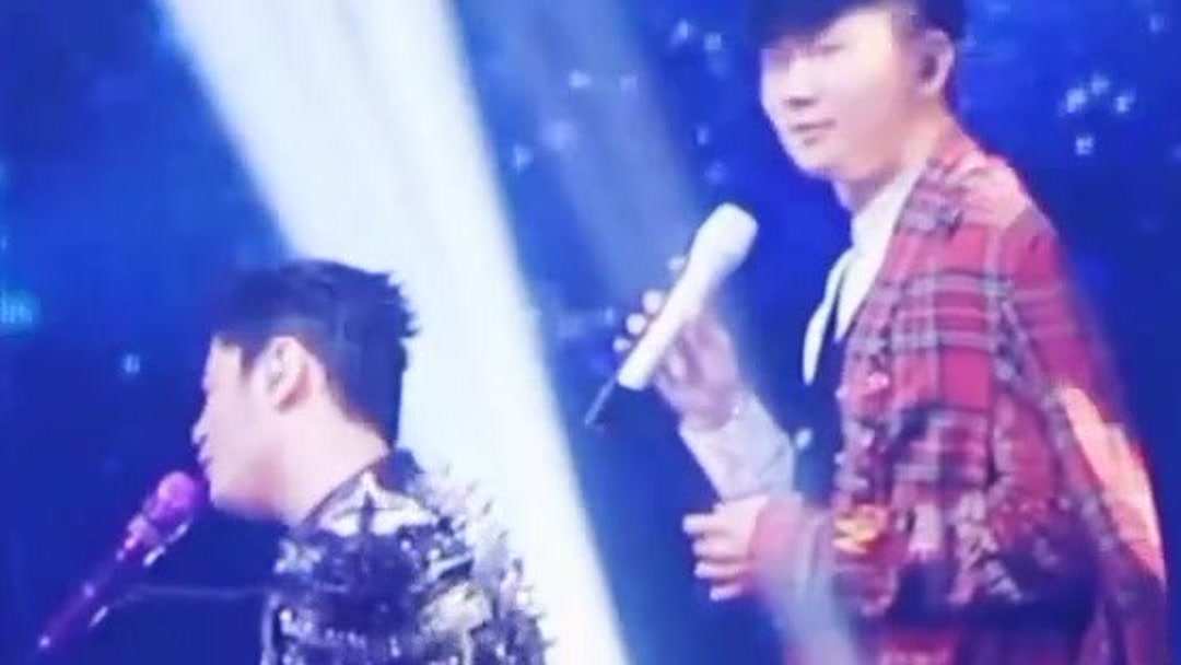 周杰伦不亏是天王,把林俊杰的歌巧妙结合!