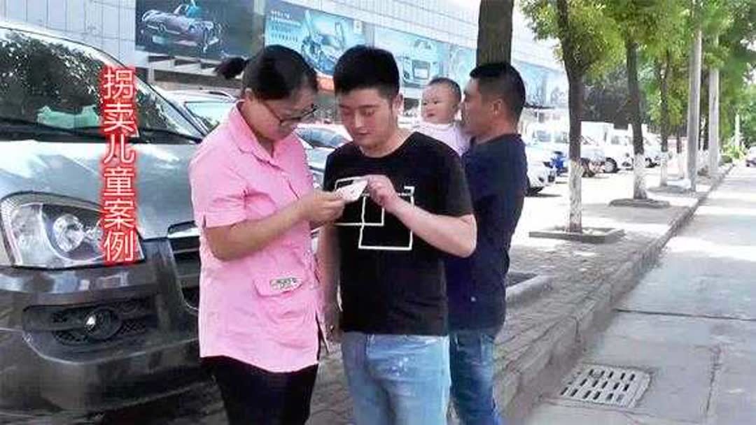 人贩子太可恶了,利用各种套路拐走小朋友,一部安全教育微电影