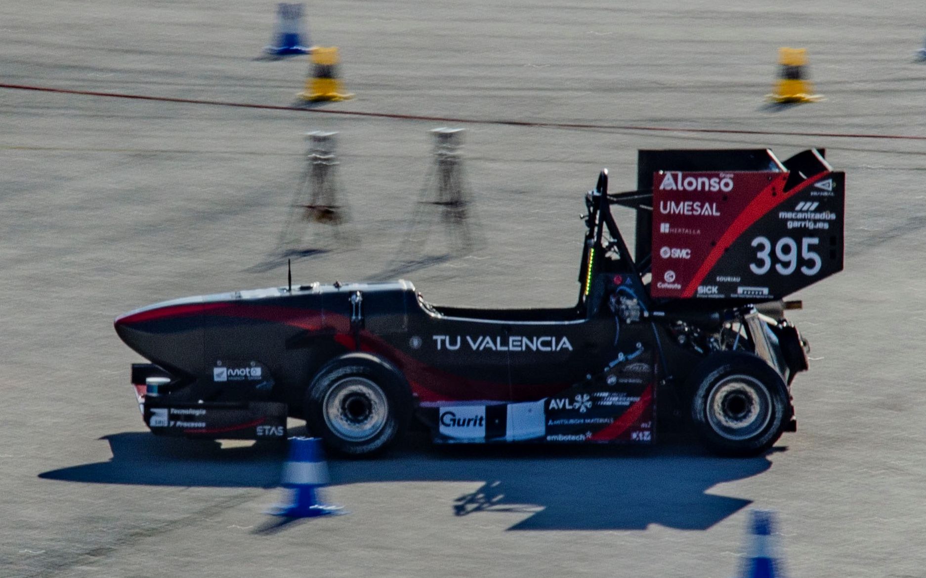 自动驾驶四缸油车 瓦伦西亚理工大学FSUPV方程式赛车队与SMC气动...