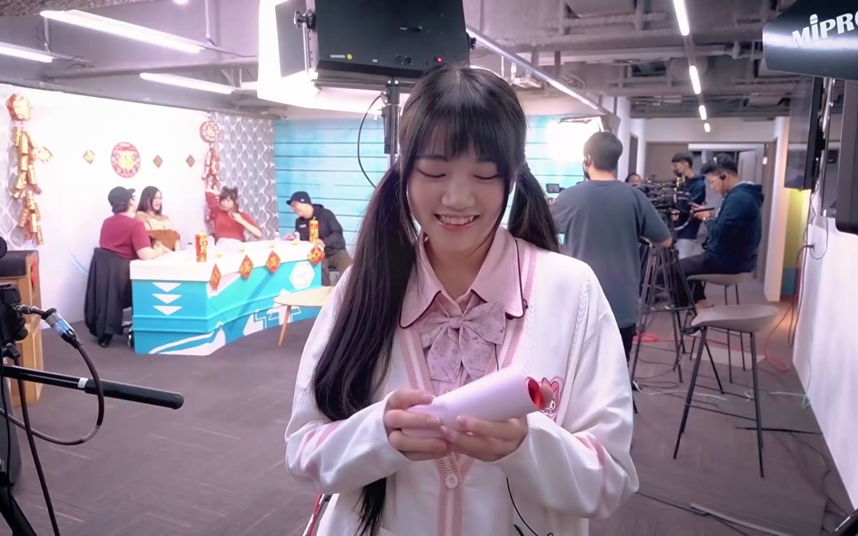 偷袭!拿什么写春联送人? 6tan鸟屎收到后欣喜若狂! ? | 可凡kofan✩ ft. ...