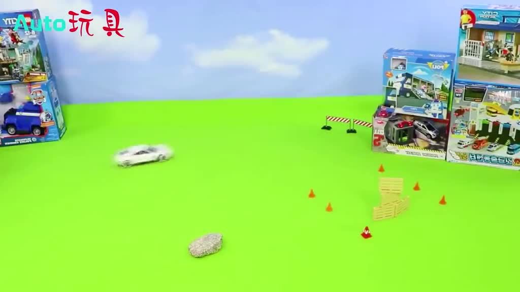 汽车动画片:警车抓捕失控小汽车,这招简直帅呆了!