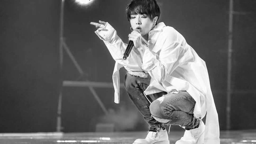 华晨宇火星演唱会带着全场嗨,他不是一个人在表演