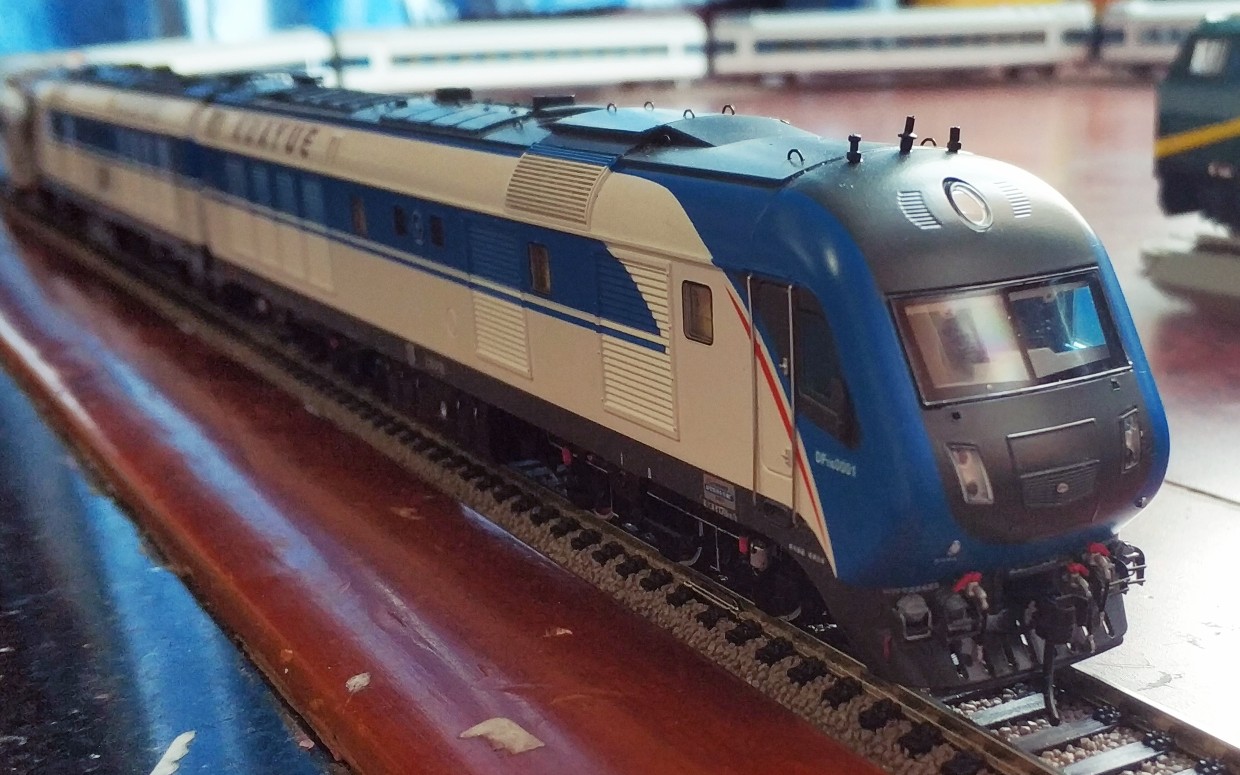 【火车模型】第五次大提速DF11G牵引直达特快通过