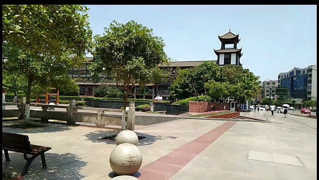 成都市新都宝光广场,有几座像沙漏似的凉亭,你知道他的名字吗?