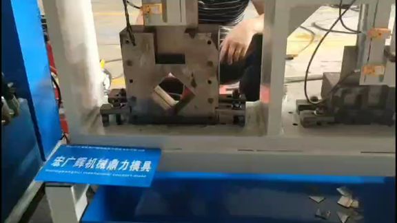 方管切断模具大小通用方管冲孔机切角折弯90度角设备