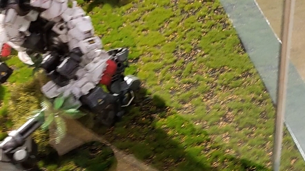 某玩具店里滴模型展示柜