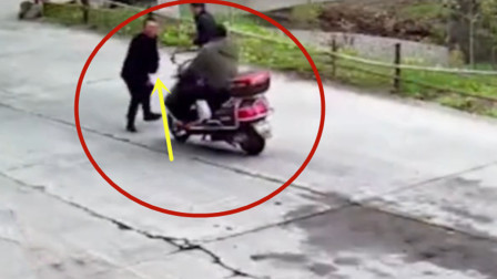 男子被电动车撞倒,调看监控才发现真相不简单!尴尬了