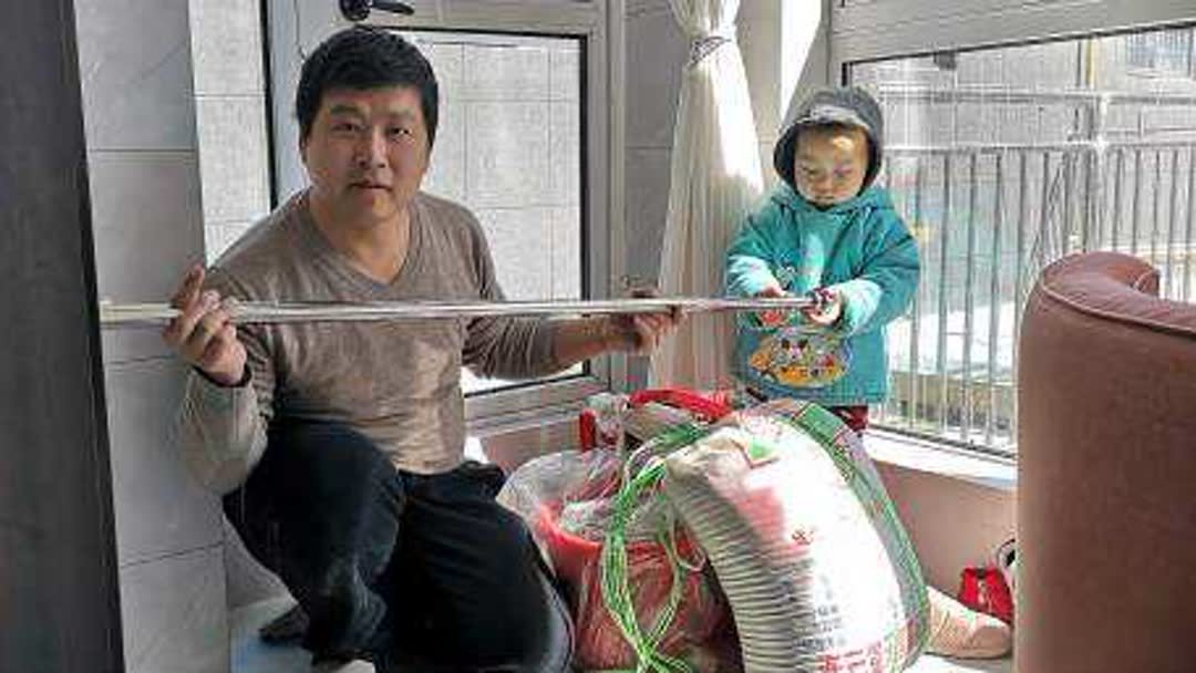 20块钱的免打孔撑衣杆,挑战承重100斤,到底能不能行?
