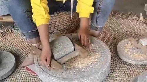 古老的研磨工艺,现在很多人用不上了吧!