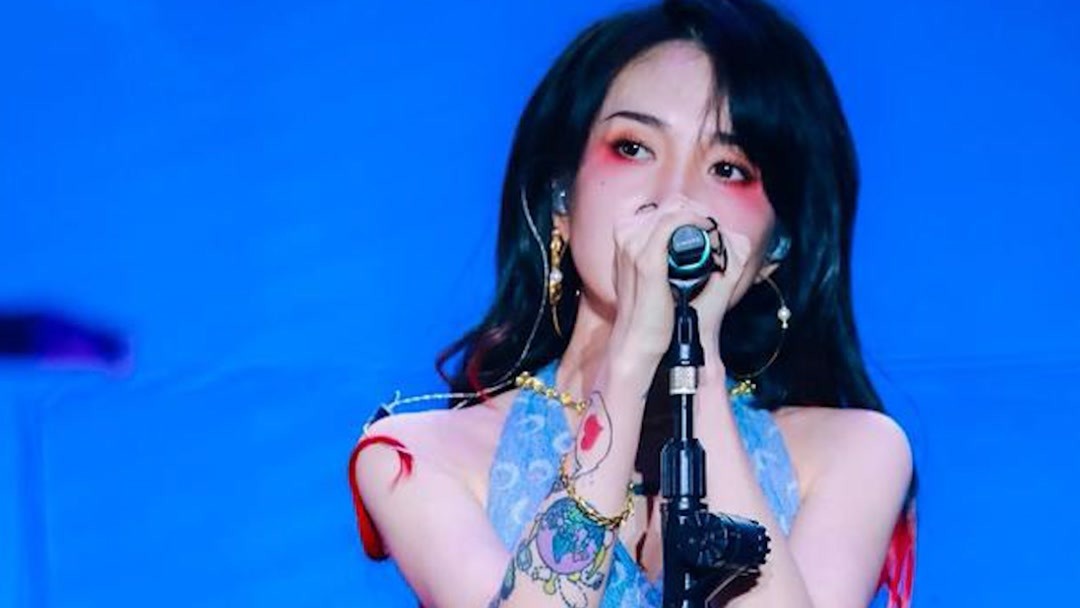 大学生就乃万事件发表不当言论,西安财经大学行知学院:退学