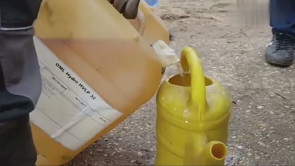 会翻滚的小汽车,刹车就翻滚,看上去好好玩!