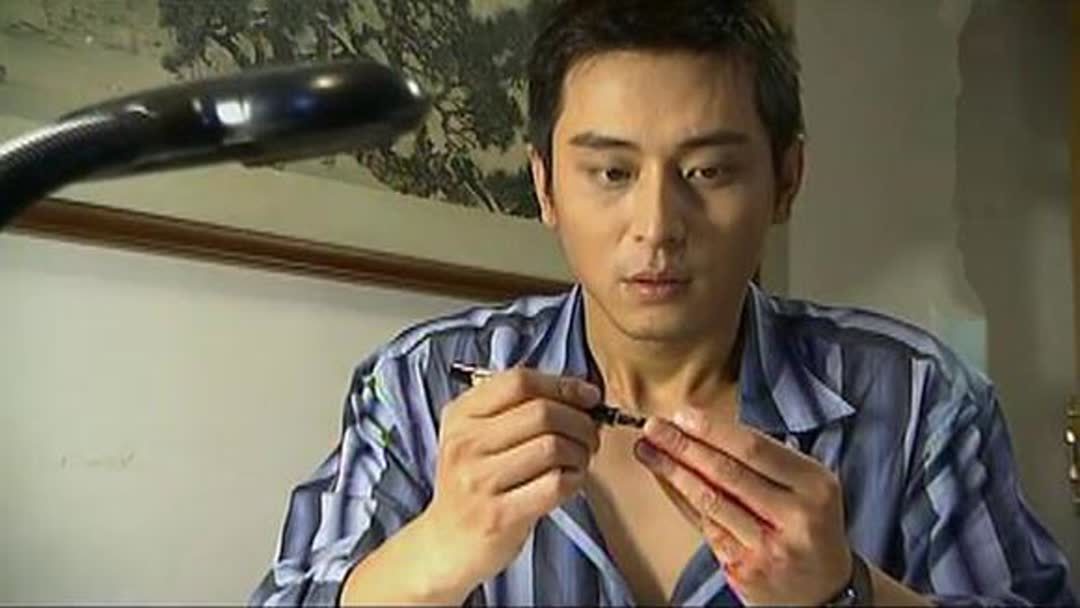 小伙儿得到一支钢笔,写作时文采飞扬,但是必须用血液做墨水