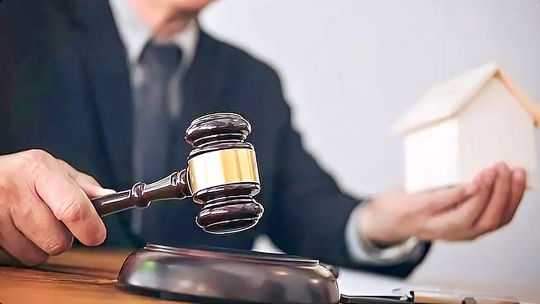 ...小伙低价捡漏北京法拍房 】2022年,全国法拍房数量猛增,比市场价...