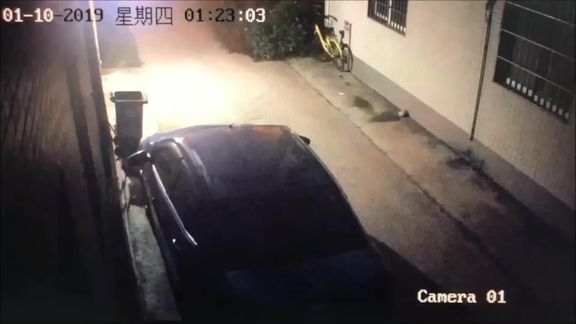 佛山一男子宵夜后随手捡板砖砸坏路边的汽车,原因竟然是工作不顺
