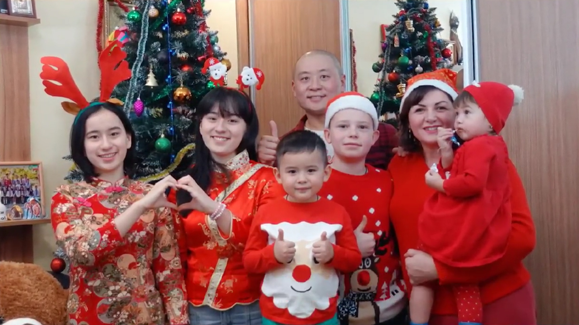 中国男子放弃回国,为妻儿留在乌克兰:我不能撇下老婆和5个孩子