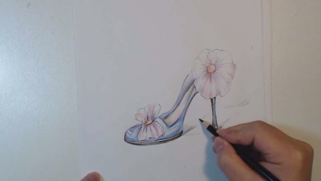 服装设计师教你如何把三角形绘制成漂亮高跟鞋!