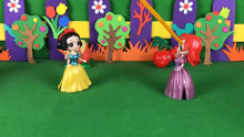 白雪公主动画:呜呜,小白雪想妈妈了,美人鱼姐姐给小白雪变妈妈