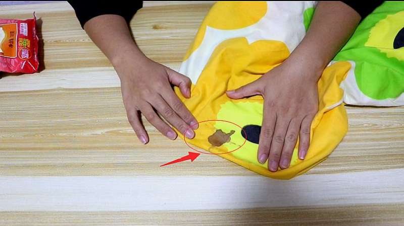 胖嘟:床单上染上姨妈血,用这个方法,清洗效果还算不错