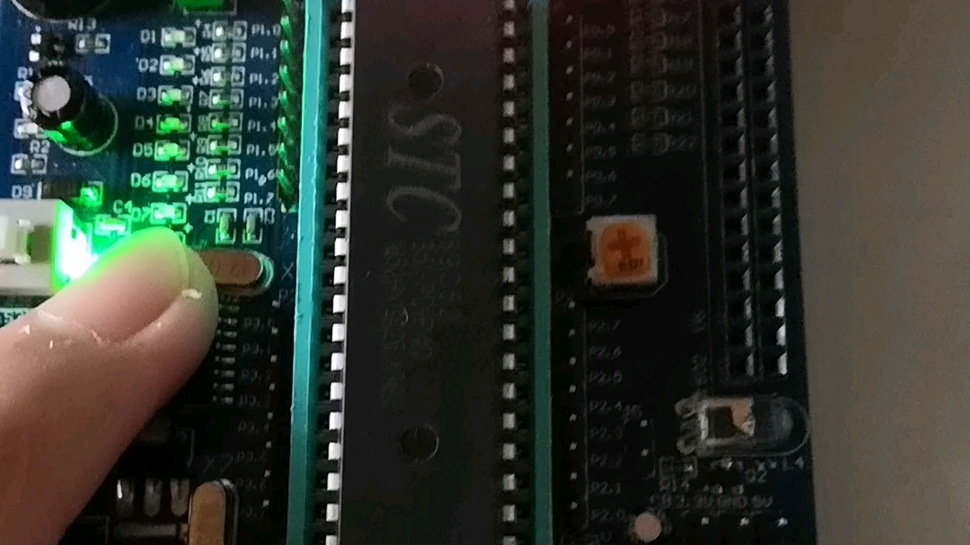 51单片机-电子定时闹钟程序