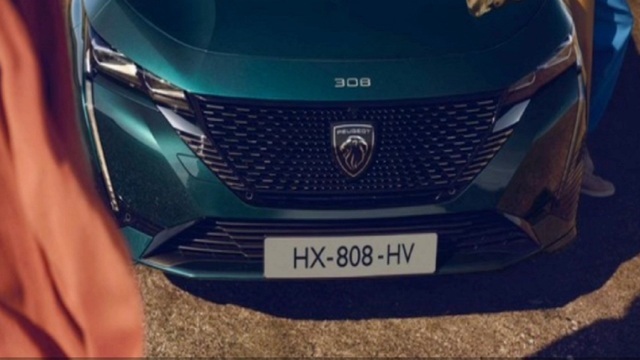 品牌logo换新 全新设计的标致308 SW海外上市