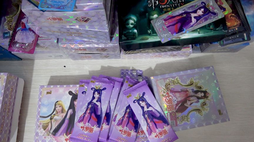 试玩叶罗丽卡片,颜爵是第三弹里最容易开出来的?那后面怎么玩?