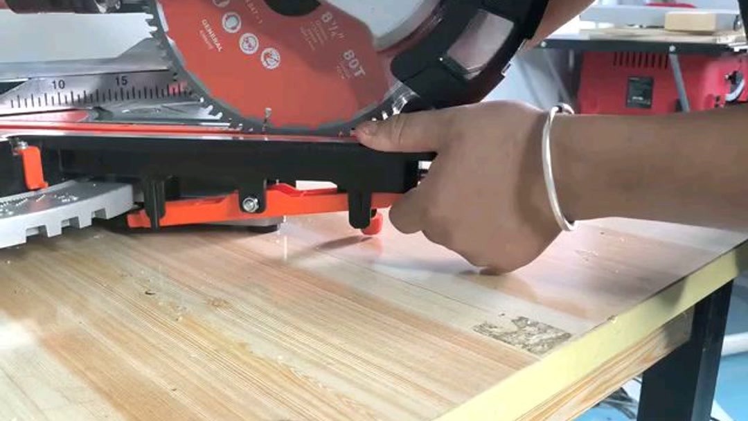 8寸拉杆斜切锯使用讲解