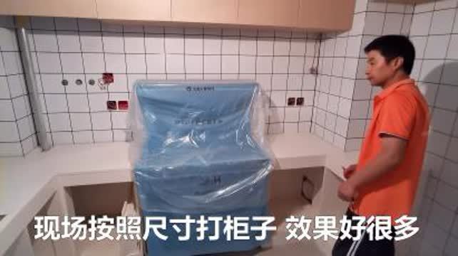 厨房电器业主提前选购,木工现场按尺寸打橱柜,速度快又不会出错