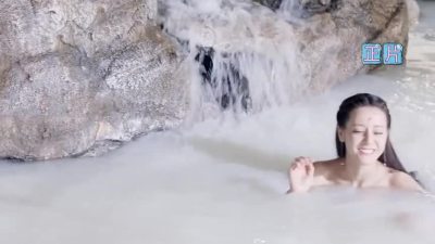 《三生三世枕上书》花絮:镜头背后迪丽热巴沐浴瑟瑟发抖