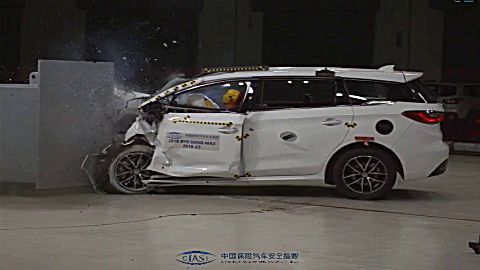 比亚迪 宋MAX自动智联豪华型中保研正面25%偏置碰撞测试